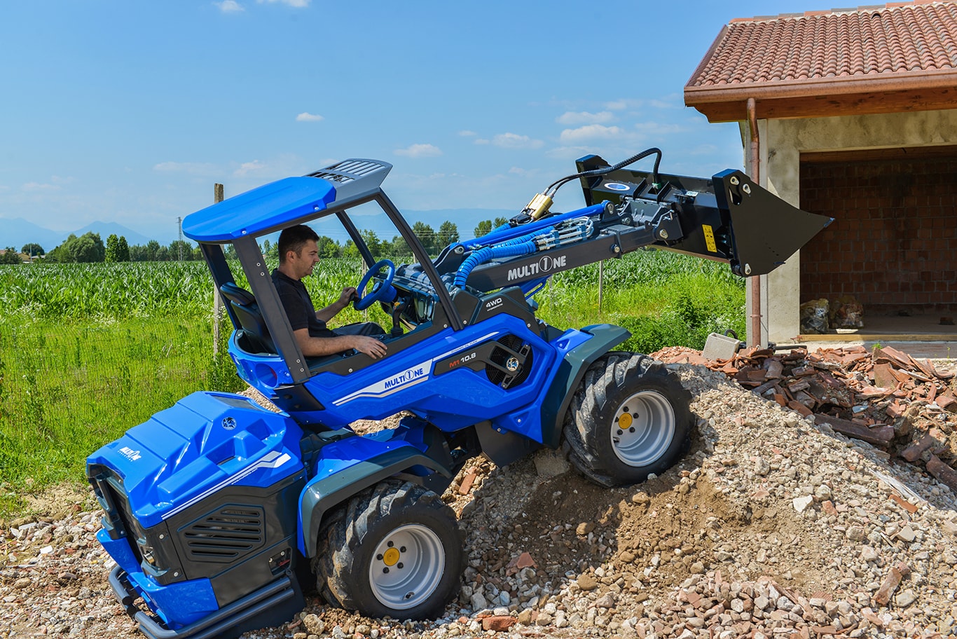 MultiOne mini loader 10 series with multipurpose bucket – MultiOne