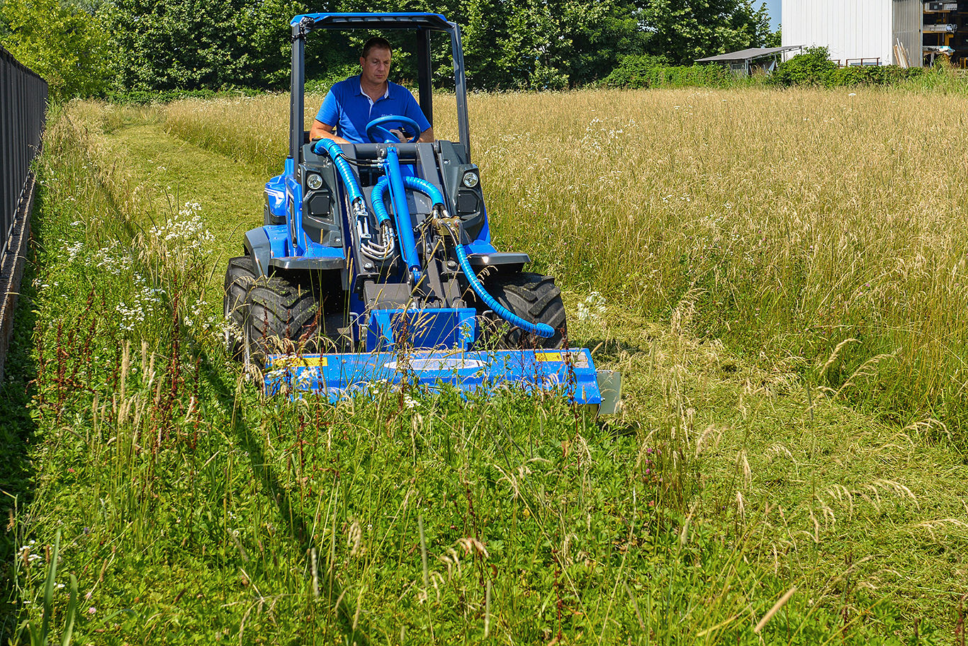 MultiOne mini loader 9 series with flail mower – MultiOne
