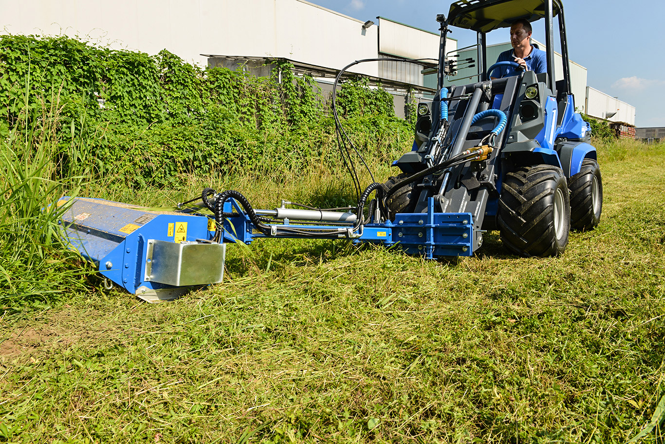 MultiOne-flail-mower-with-side-shift1 – MultiOne