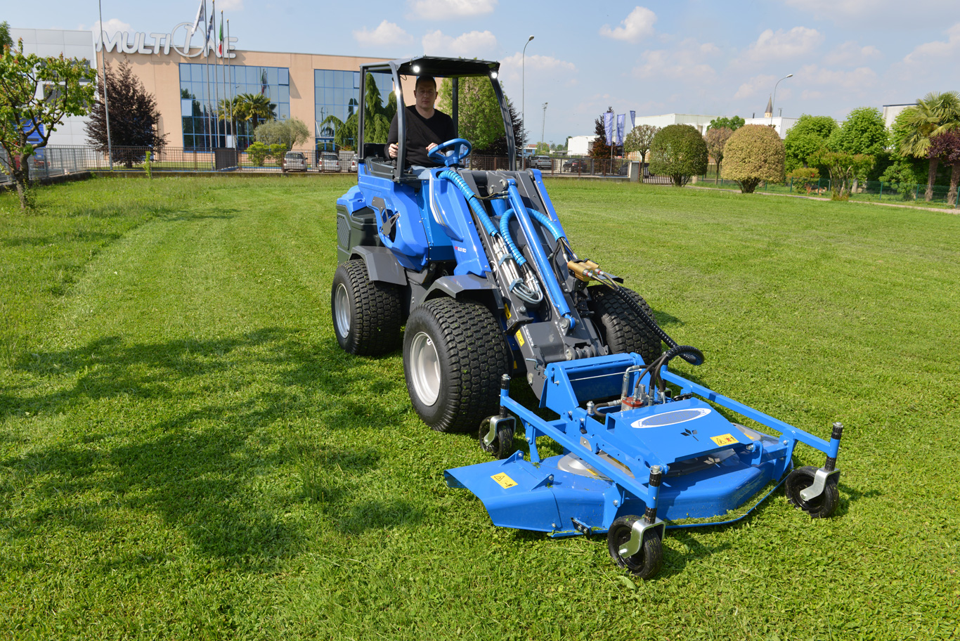 MultiOne-mini-loader-SD-series-lawn_mower_02 – MultiOne
